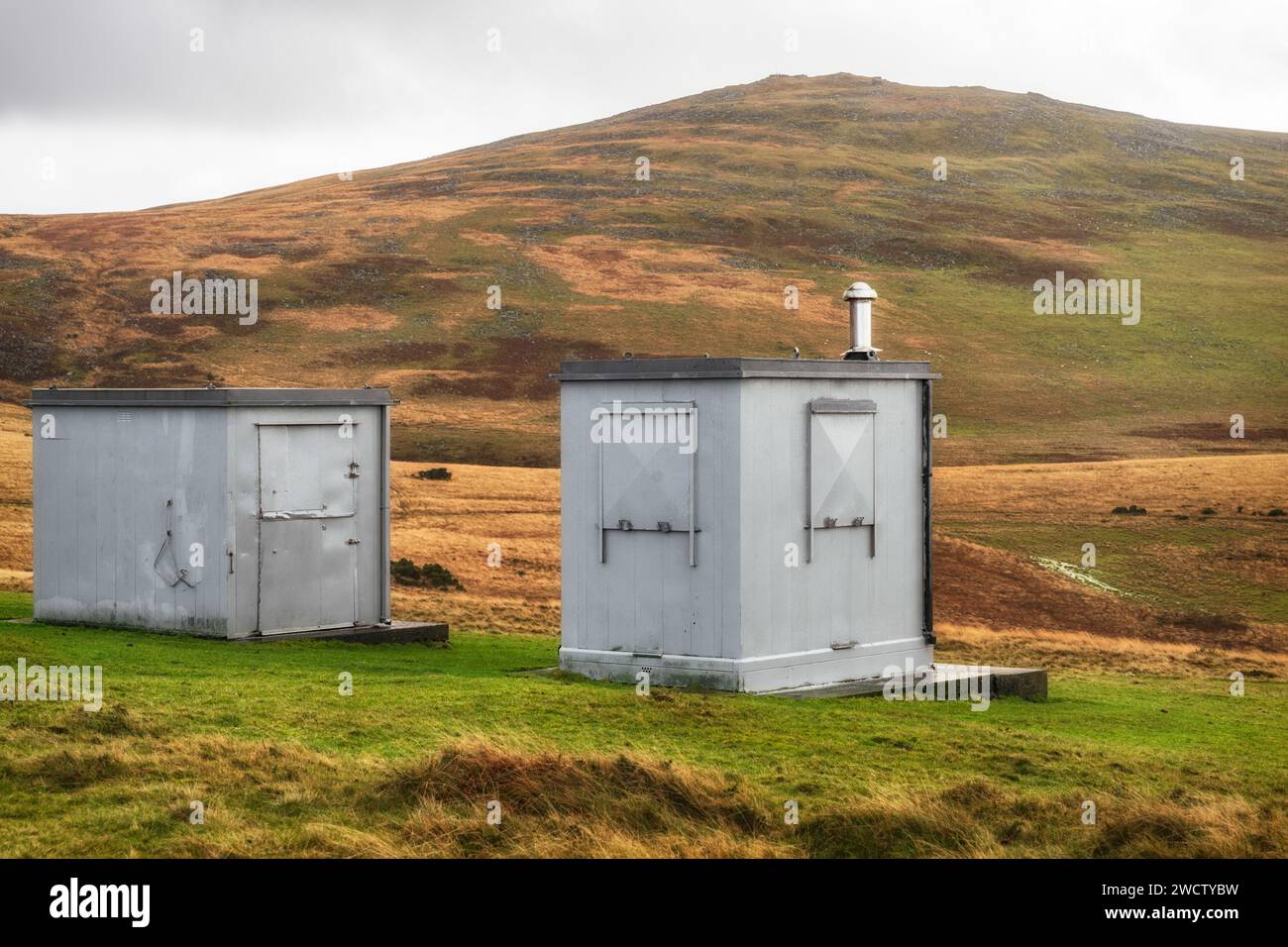 Military hut and stable on Black Down, with Yes Tor in the background ...