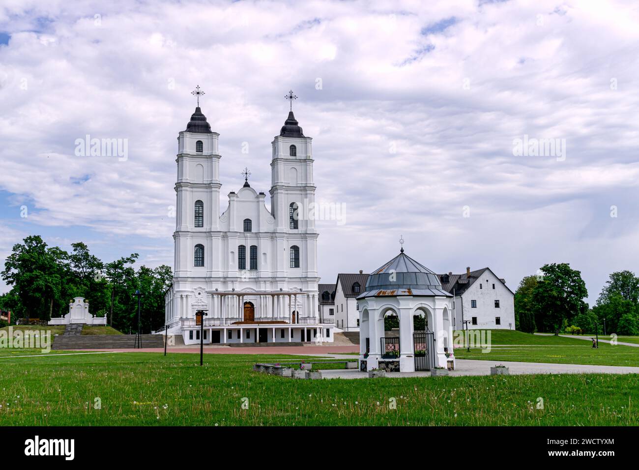 Beautiful white catholic church hi-res stock photography and images - Alamy