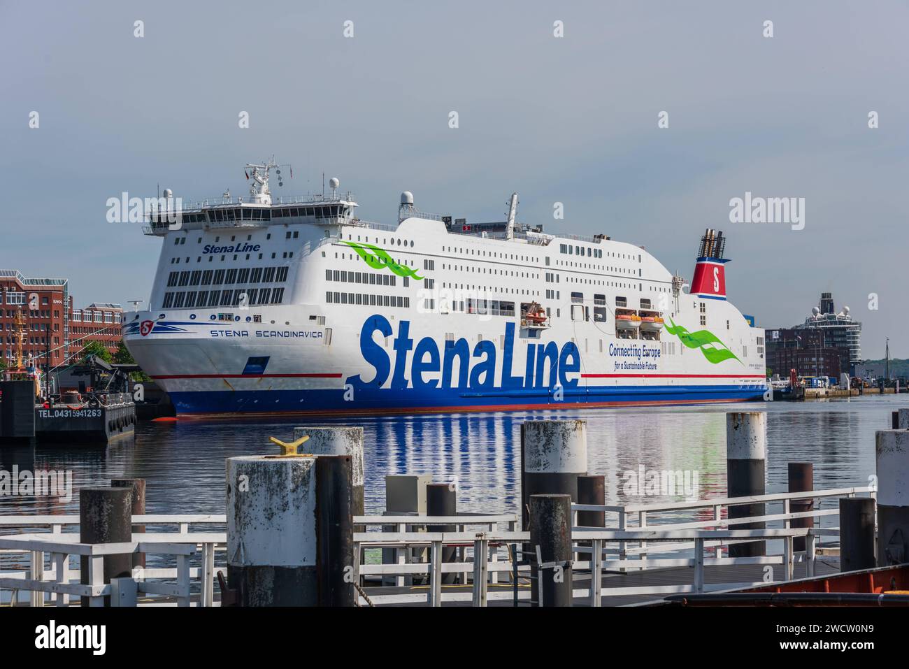 Die Schwedenfähre Stena Scandinavica am Stenaterminal in der Hörn der ...