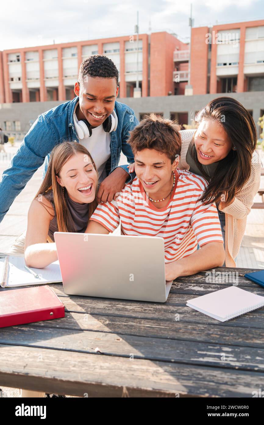 Classmates project outside laptop hi-res stock photography and images ...