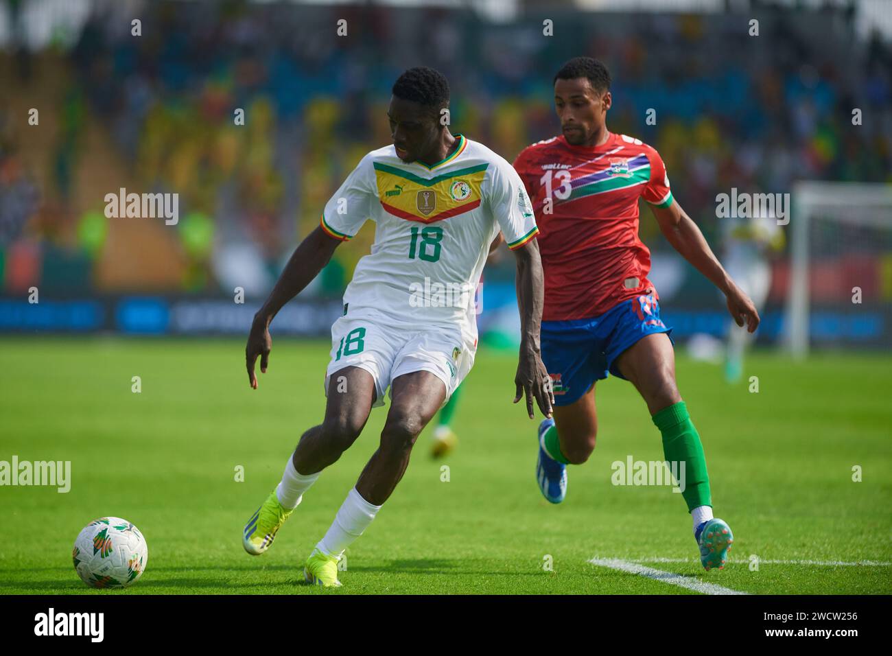the Senegalese player Ismaïla Sarr in the middle of a counter-attack ...