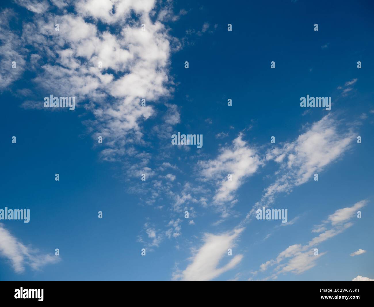 Blue sky clouds overhead hi-res stock photography and images - Alamy