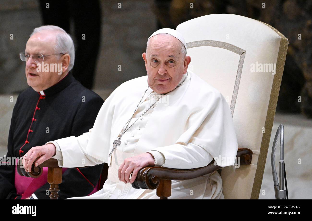 Rom, Vatikan 17.01.2024 Papst Franziskus I. bei der Generalaudienz in ...