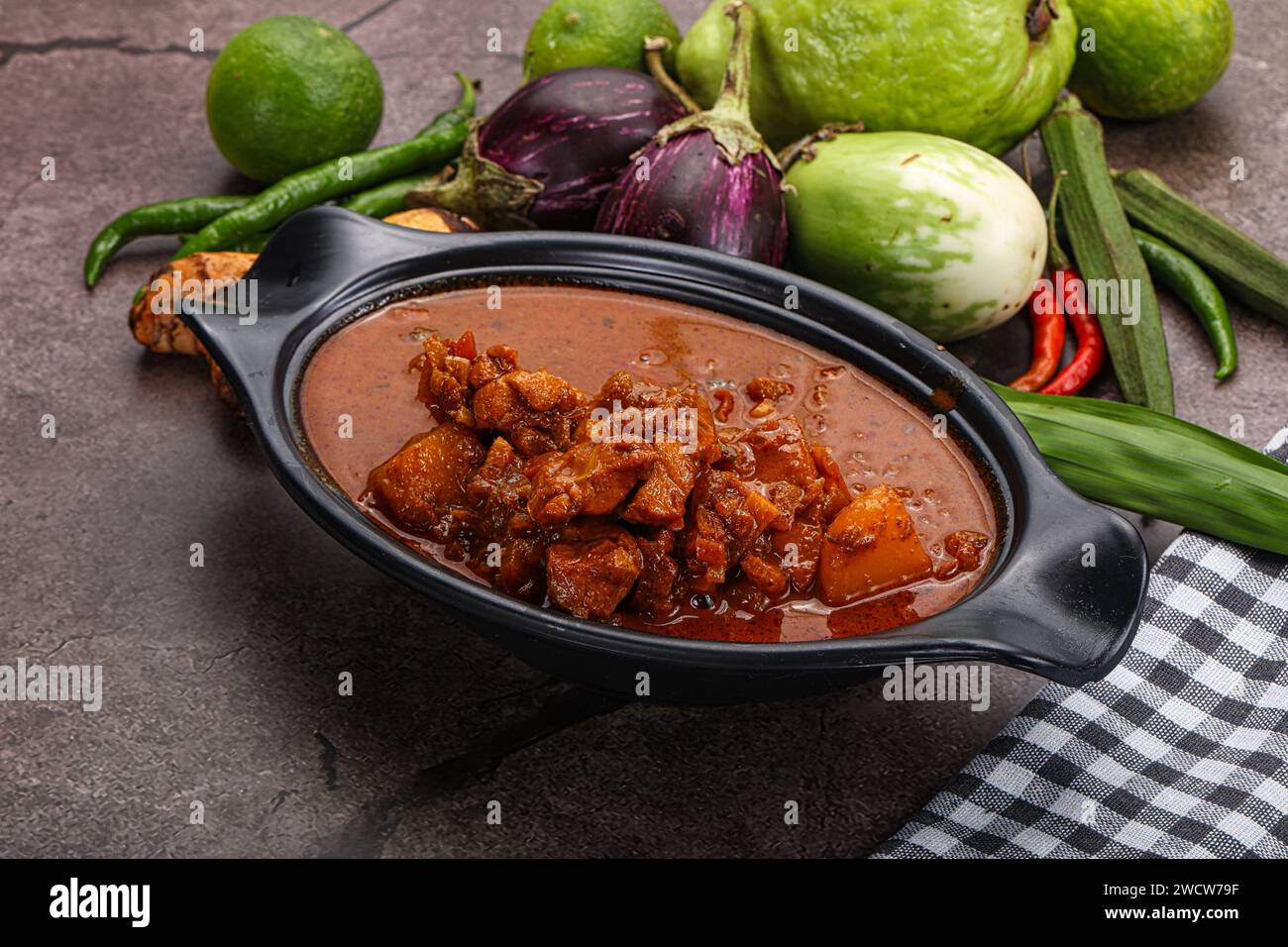 Indian traditional cuisine - spicy chicken vindaloo Stock Photo - Alamy
