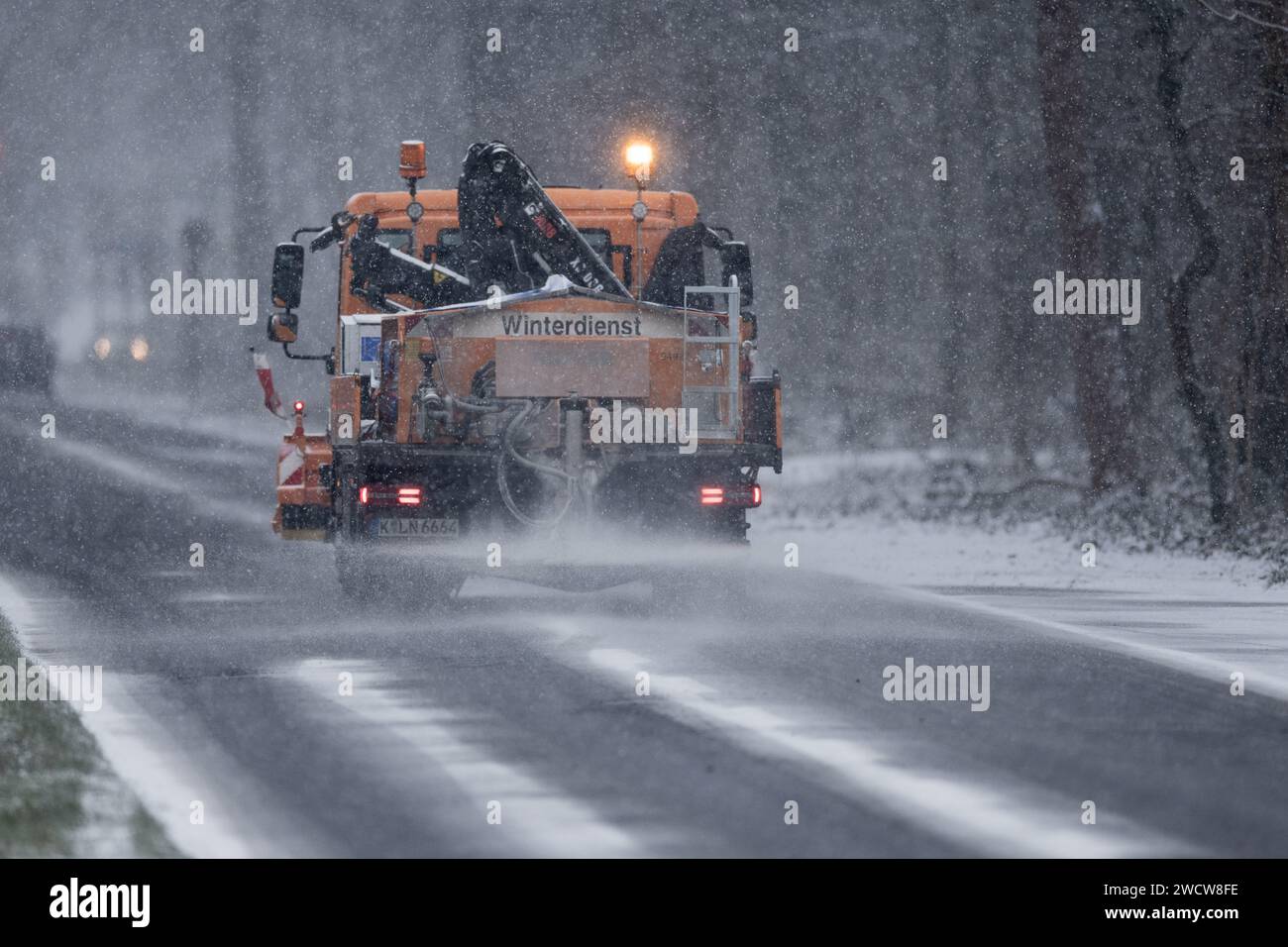 Cologne, Germany. 17th Jan, 2024. A winter road clearance and gritting ...