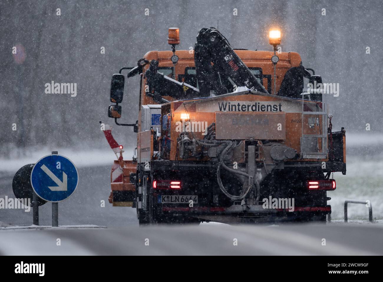 Cologne, Germany. 17th Jan, 2024. A winter road clearance and gritting ...