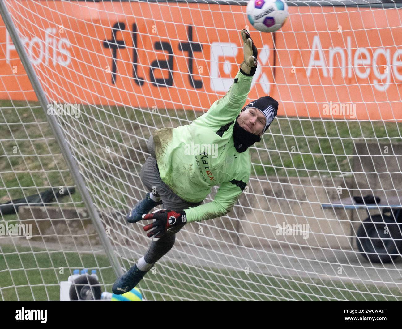 Moritz Nicolas (Borussia Moenchengladbach, #33) wehrt den Ball beim ...