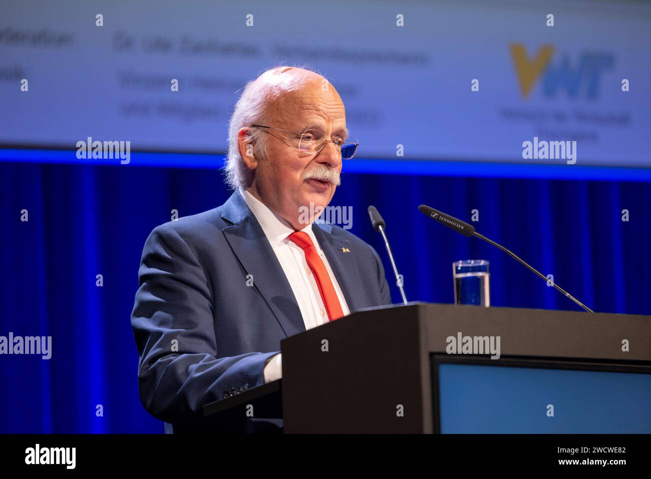 Staffelstabuebergabe vwt 17012024 - Thomas Kaeser, Geschaeftsfuehrer ...