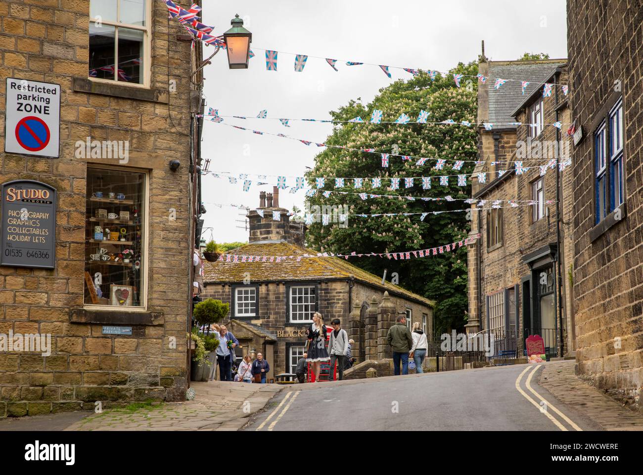 UK, England, Yorkshire, Worth Valley, Haworth, Changegate, visitors ...