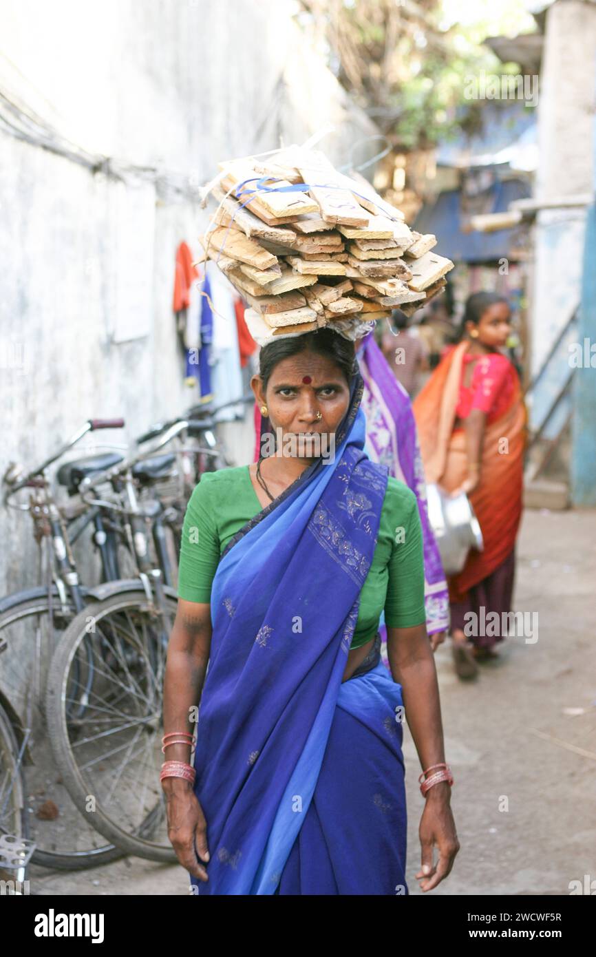 Mumbai woman hi-res stock photography and images - Alamy