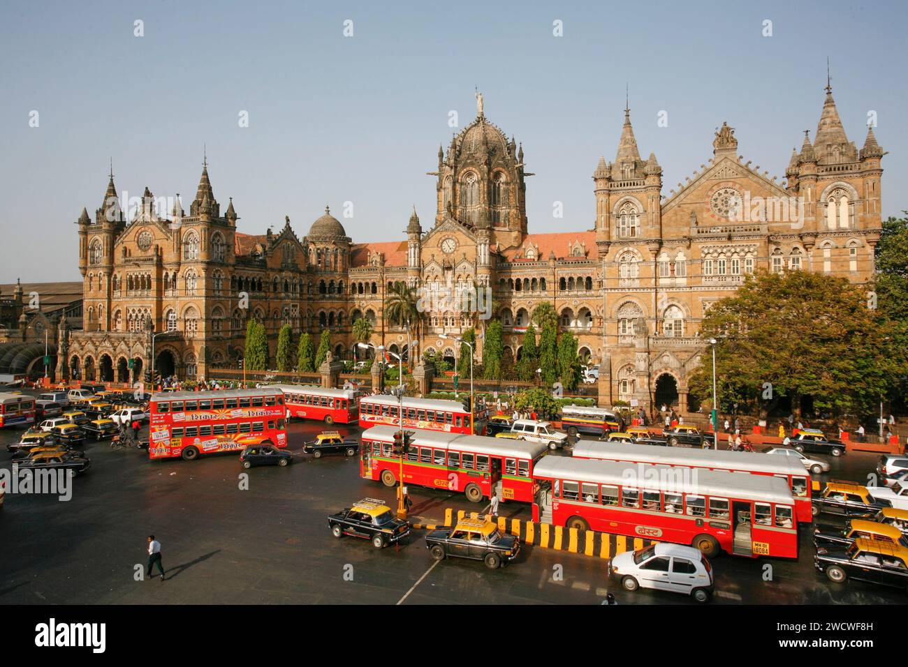 Victorian gothic revival architecture india hi-res stock photography ...