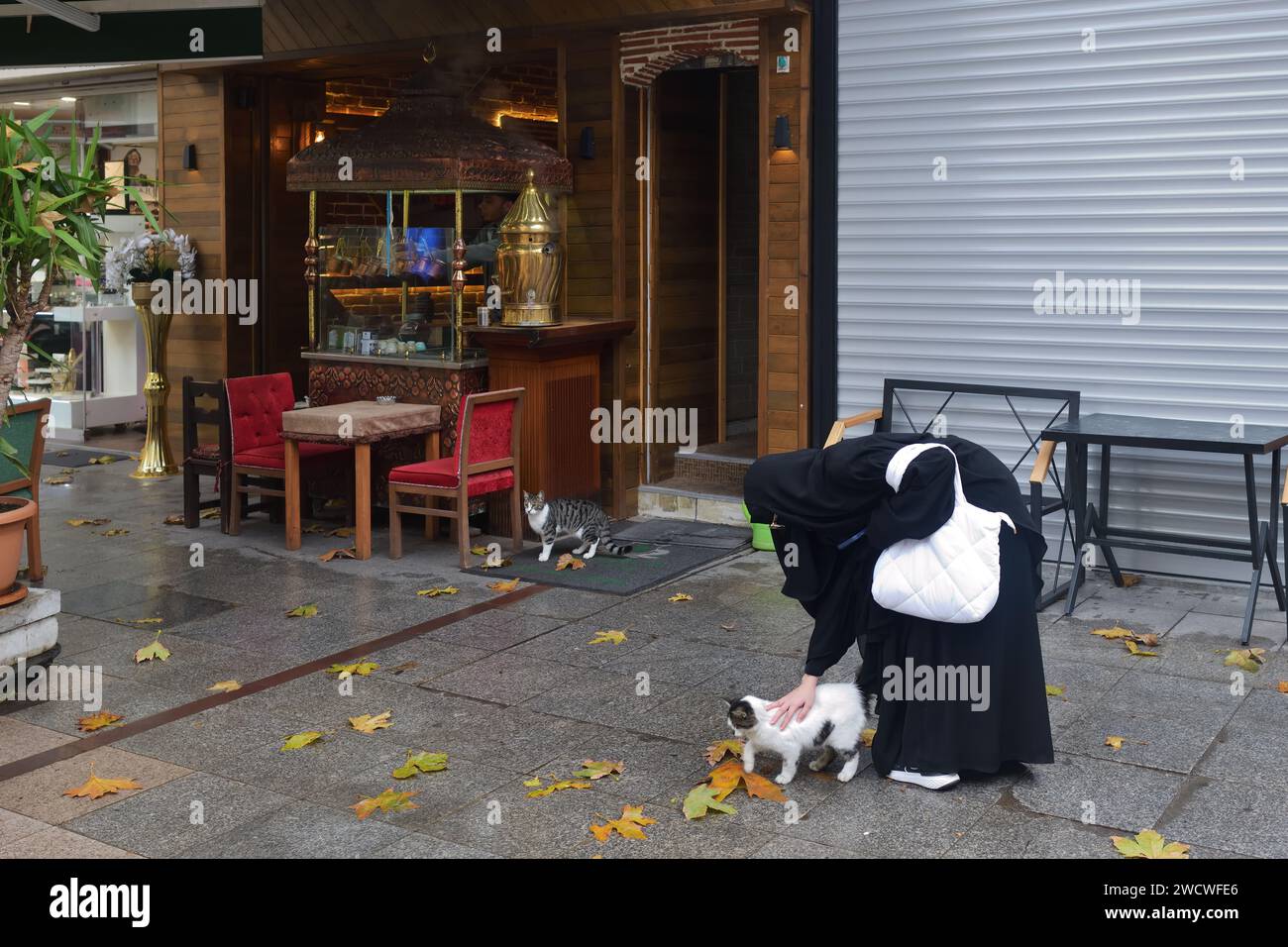 Niqab girl hi-res stock photography and images - Alamy