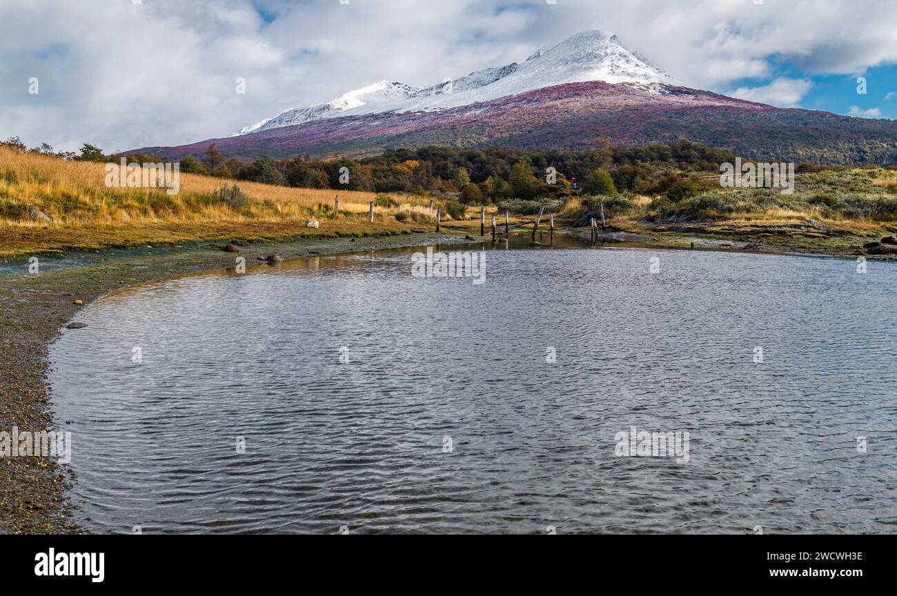 Fuego aire tierra hi-res stock photography and images - Alamy