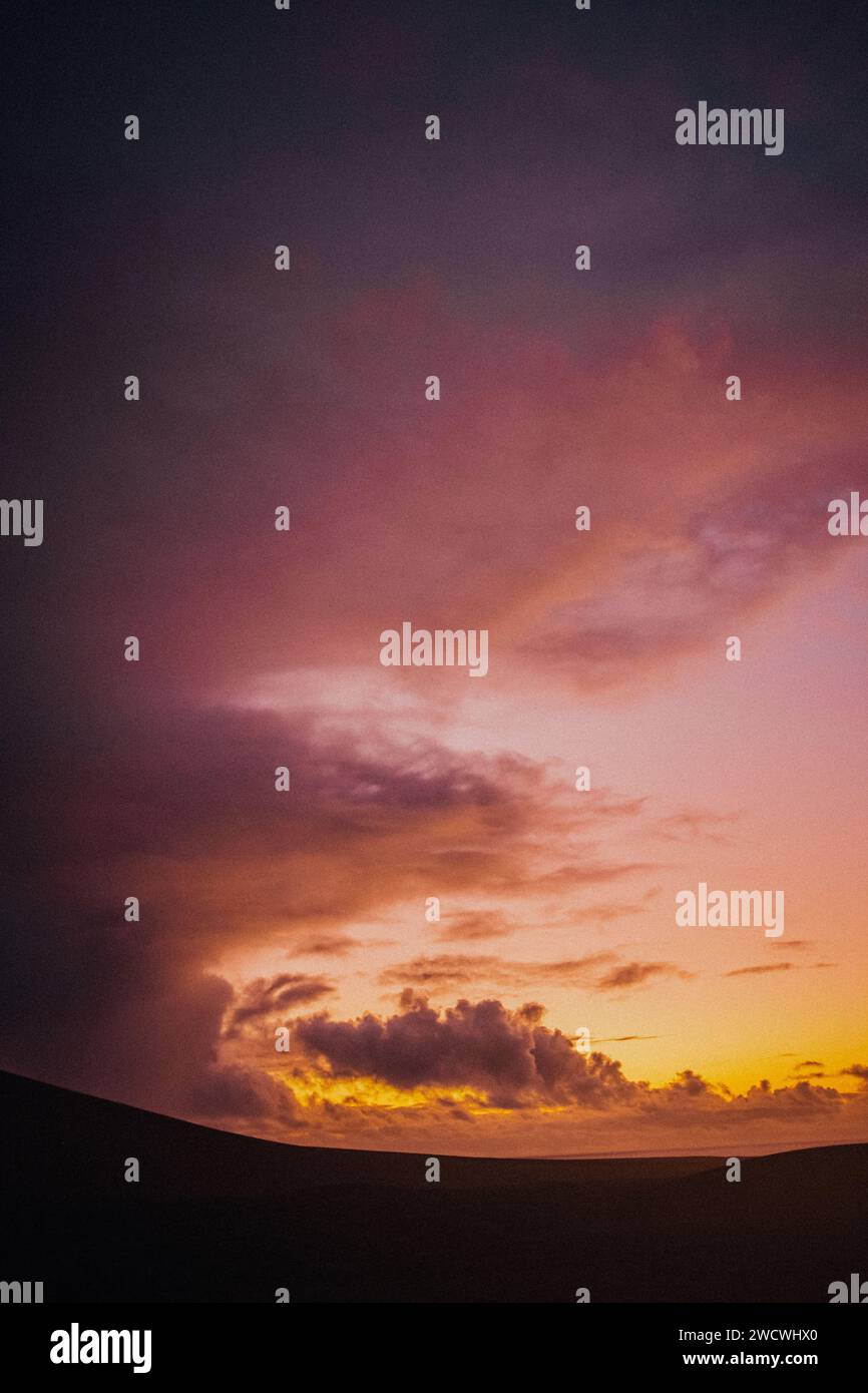 Gold and purple sky hi-res stock photography and images - Alamy