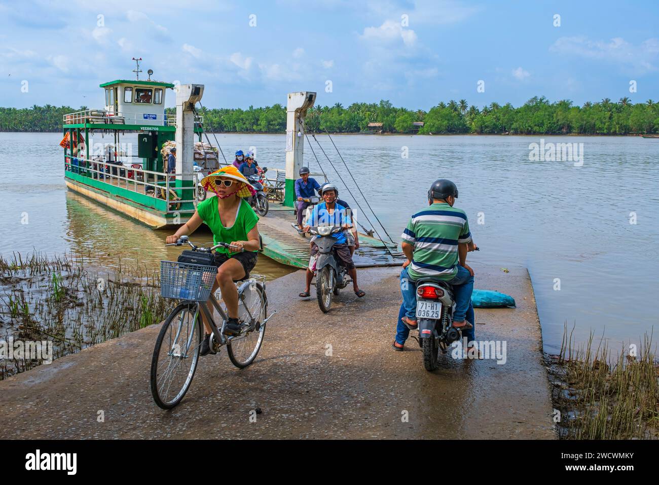 Vietnam, Mekong Delta, Ben Tre province, Son Phu, ferry towards Long ...