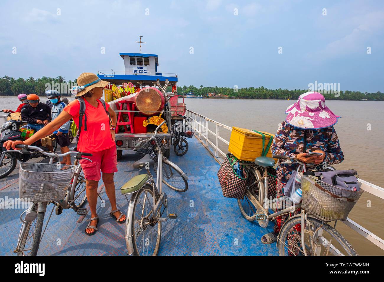 Vietnam, Mekong Delta, Ben Tre province, ferry on Ham Luong river Stock ...