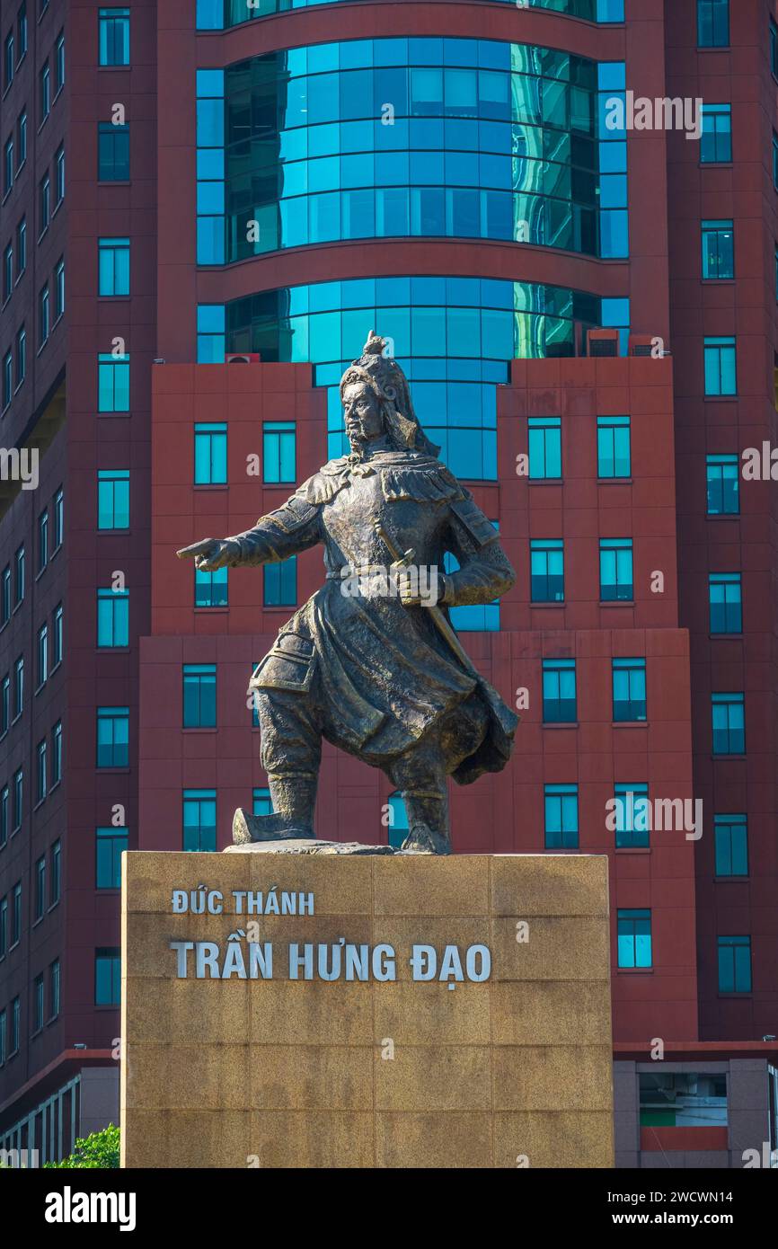 Vietnam, Ho Chi Minh City (Saigon), District 1, Ben Nghe area, statue of General Tran Hung Dao ...