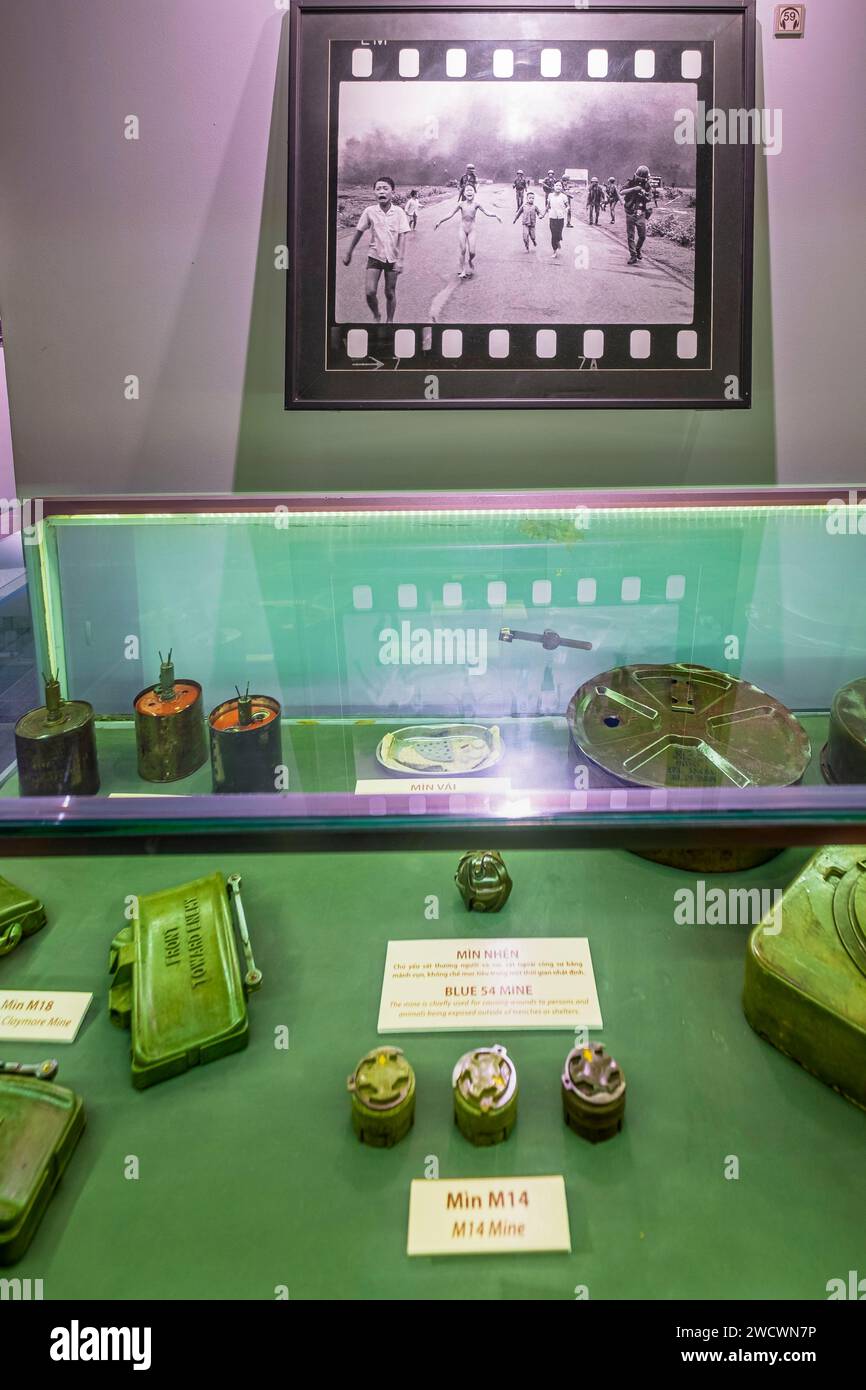 Napalm girl vietnam hi-res stock photography and images - Alamy