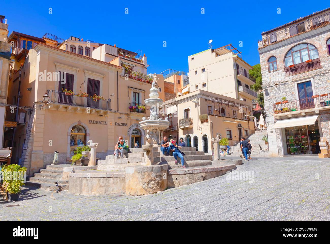 Italy sicily taormina fountain hi-res stock photography and images - Alamy
