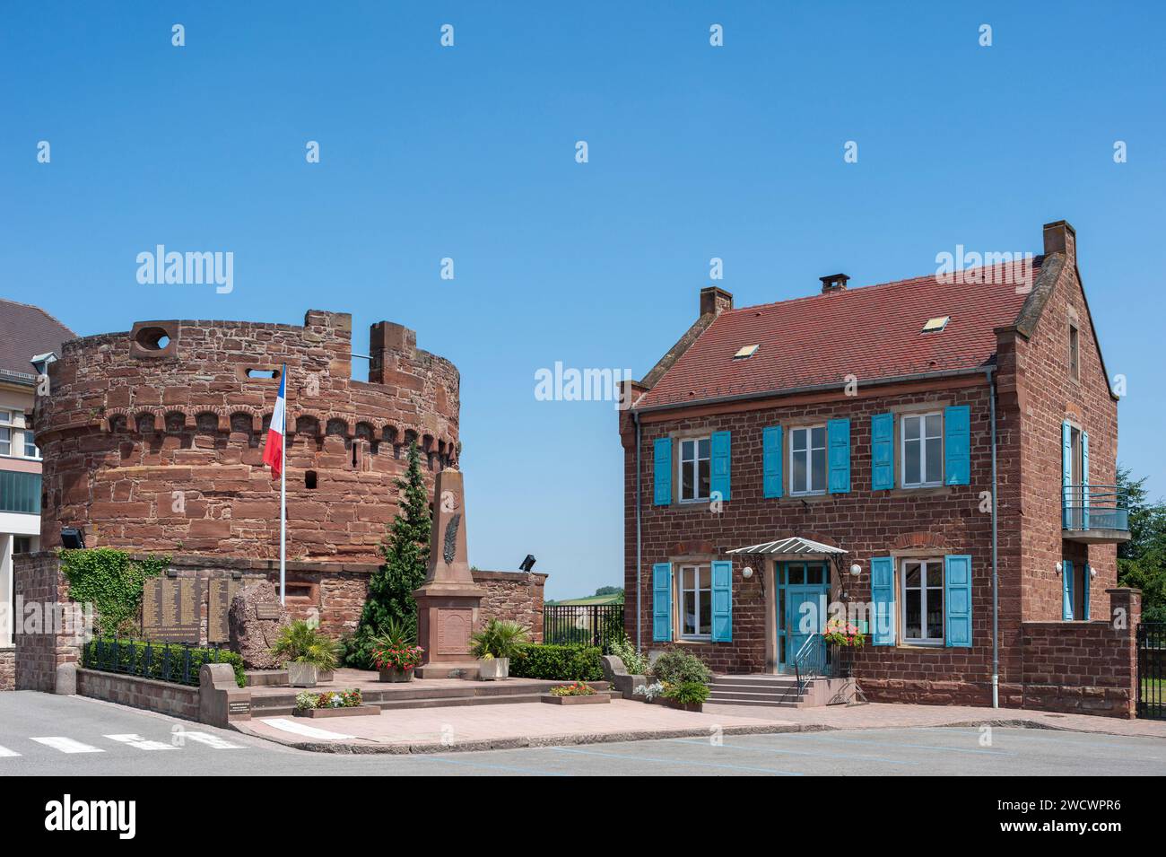Building ensemble with so-called Round Tower as part of former castle ...