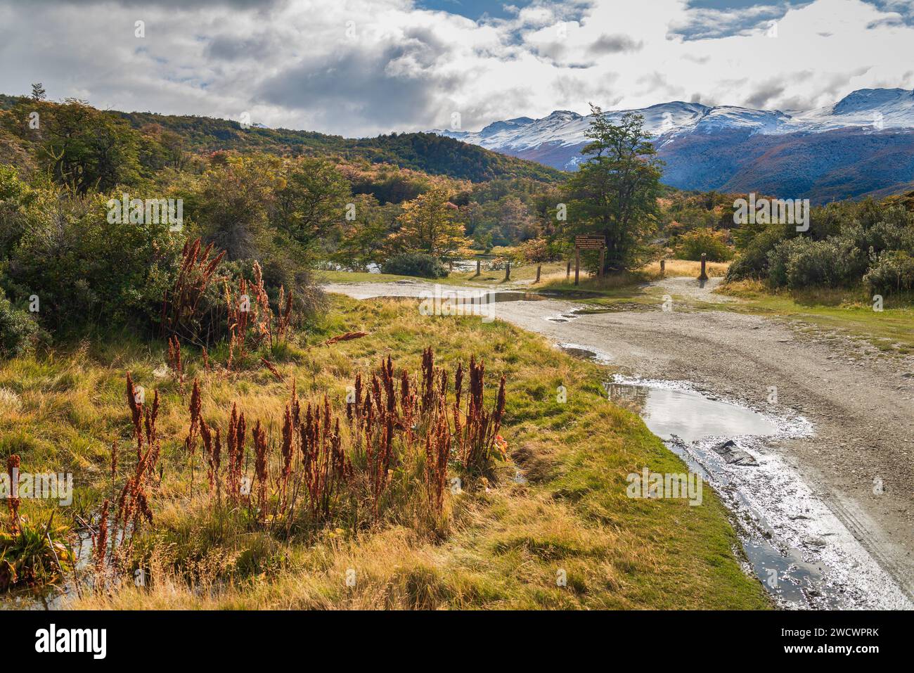 Fuego aire tierra hi-res stock photography and images - Alamy