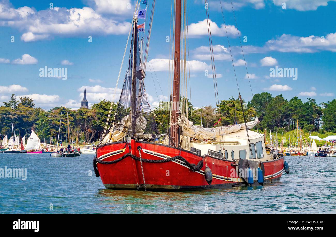 France, Morbihan, Gulf of Morbihan, island of Arz, Het Leven, sailing ...