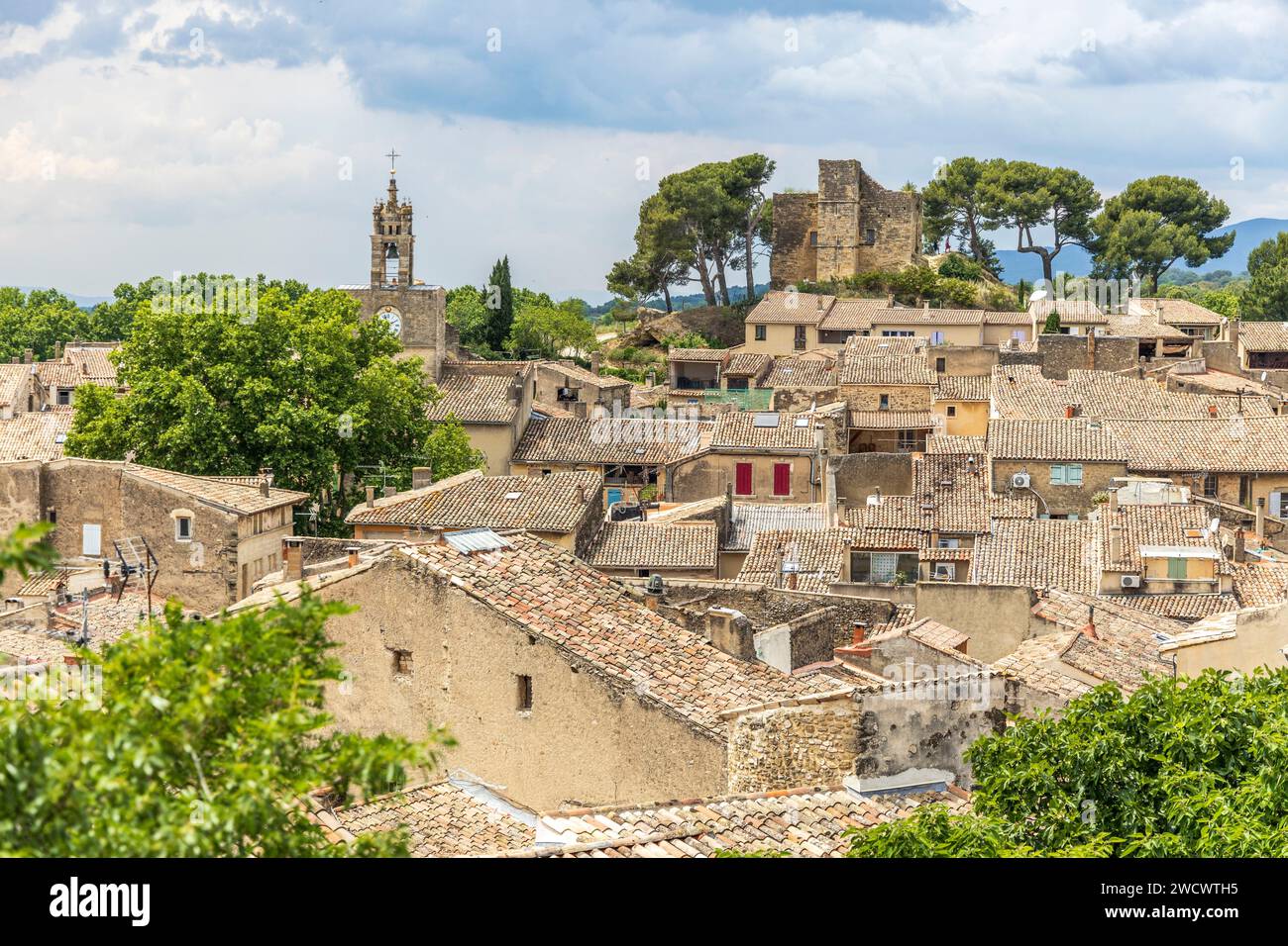 France, Vaucluse, Parc Naturel Regional du Luberon, Cucuron, seen on ...