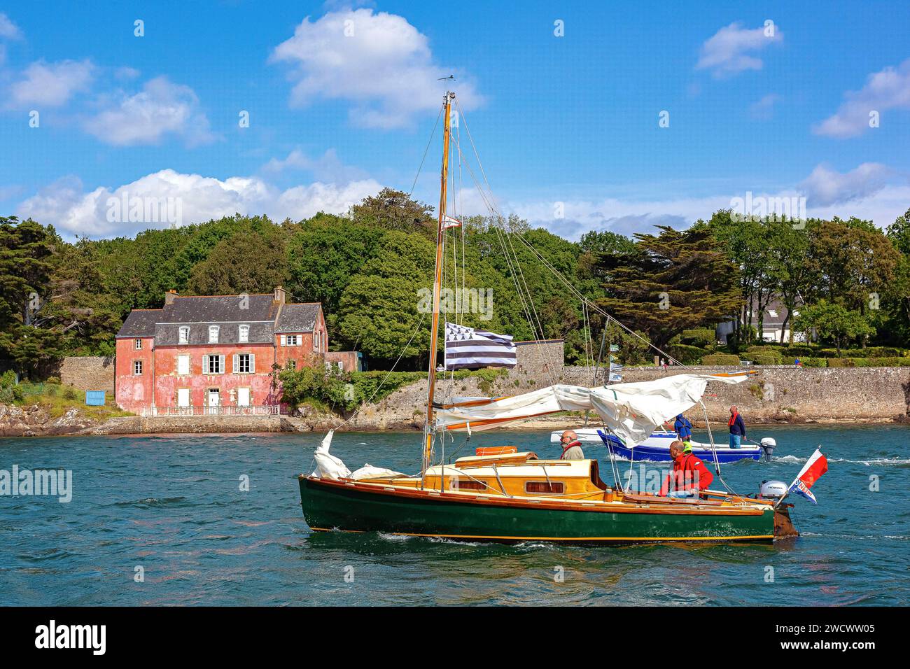 France, Morbihan, Gulf of Morbihan, Sene, passage in front of the pink ...