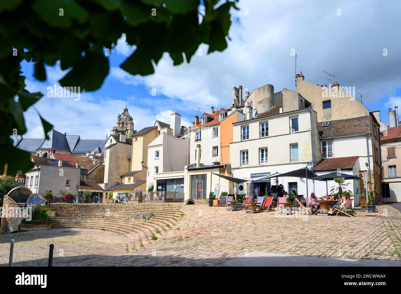 France, Val d'Oise, Pontoise, old town, Place des Moineaux Stock Photo ...