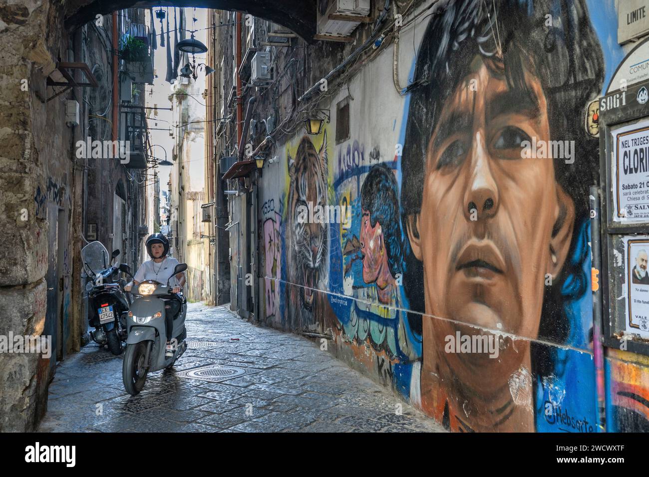Naples italy street hi-res stock photography and images - Alamy