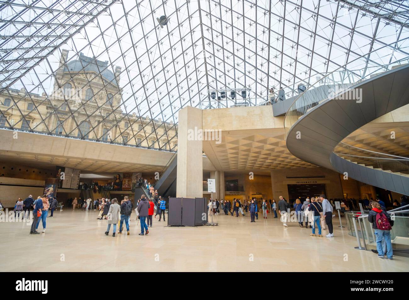 France, Paris, the Louvre museum, room under the pyramid Stock Photo ...