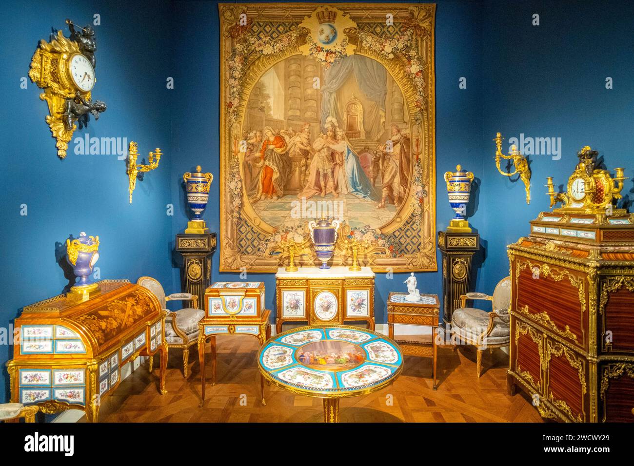 Paris 18th century france hi-res stock photography and images - Alamy