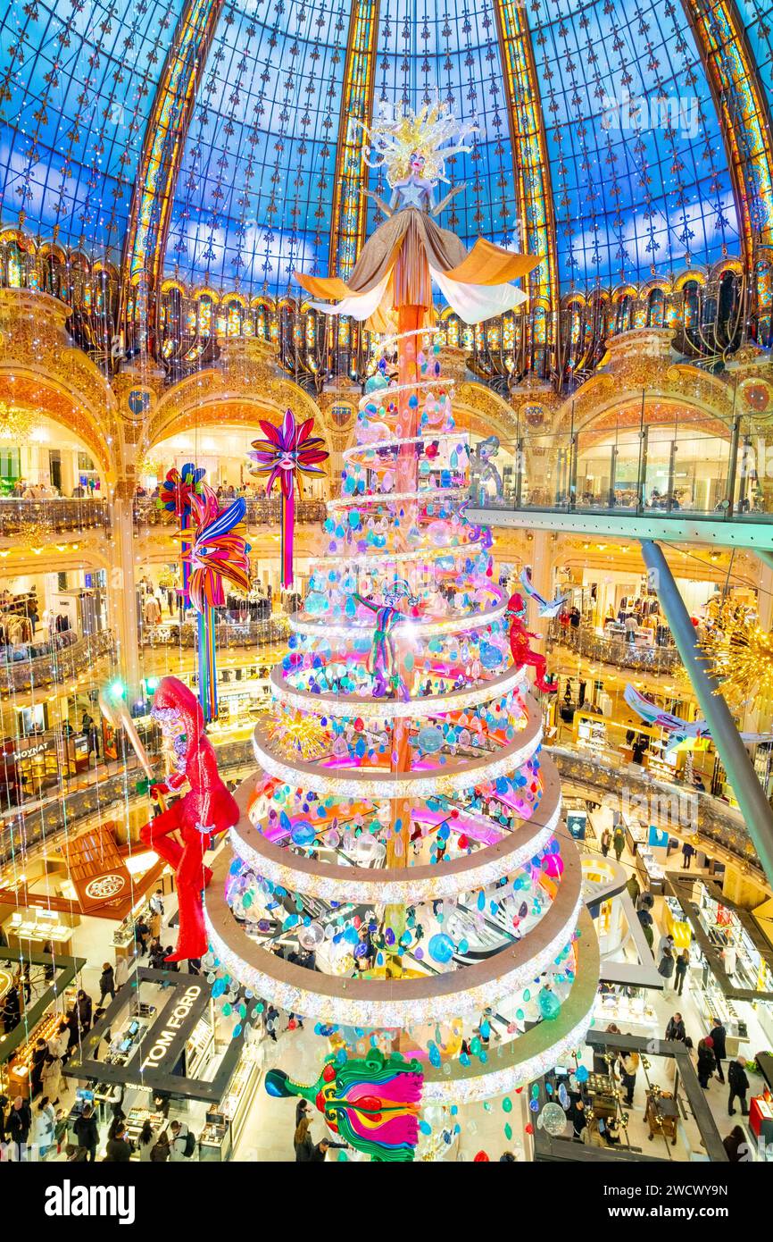 Department store decoration christmas tree hi-res stock photography and ...