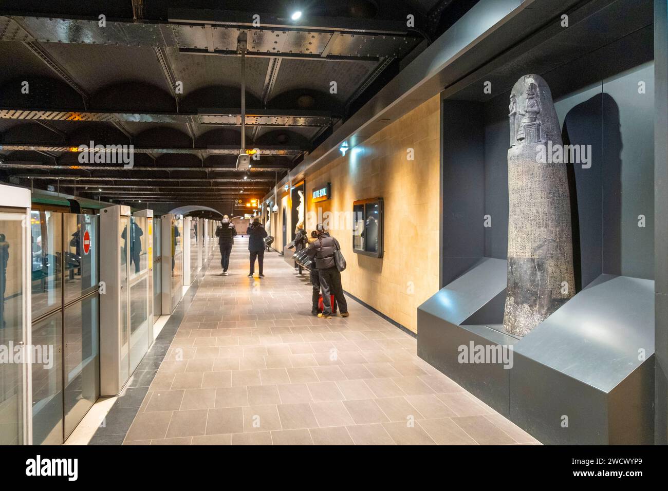 Louvre metro hi-res stock photography and images - Alamy