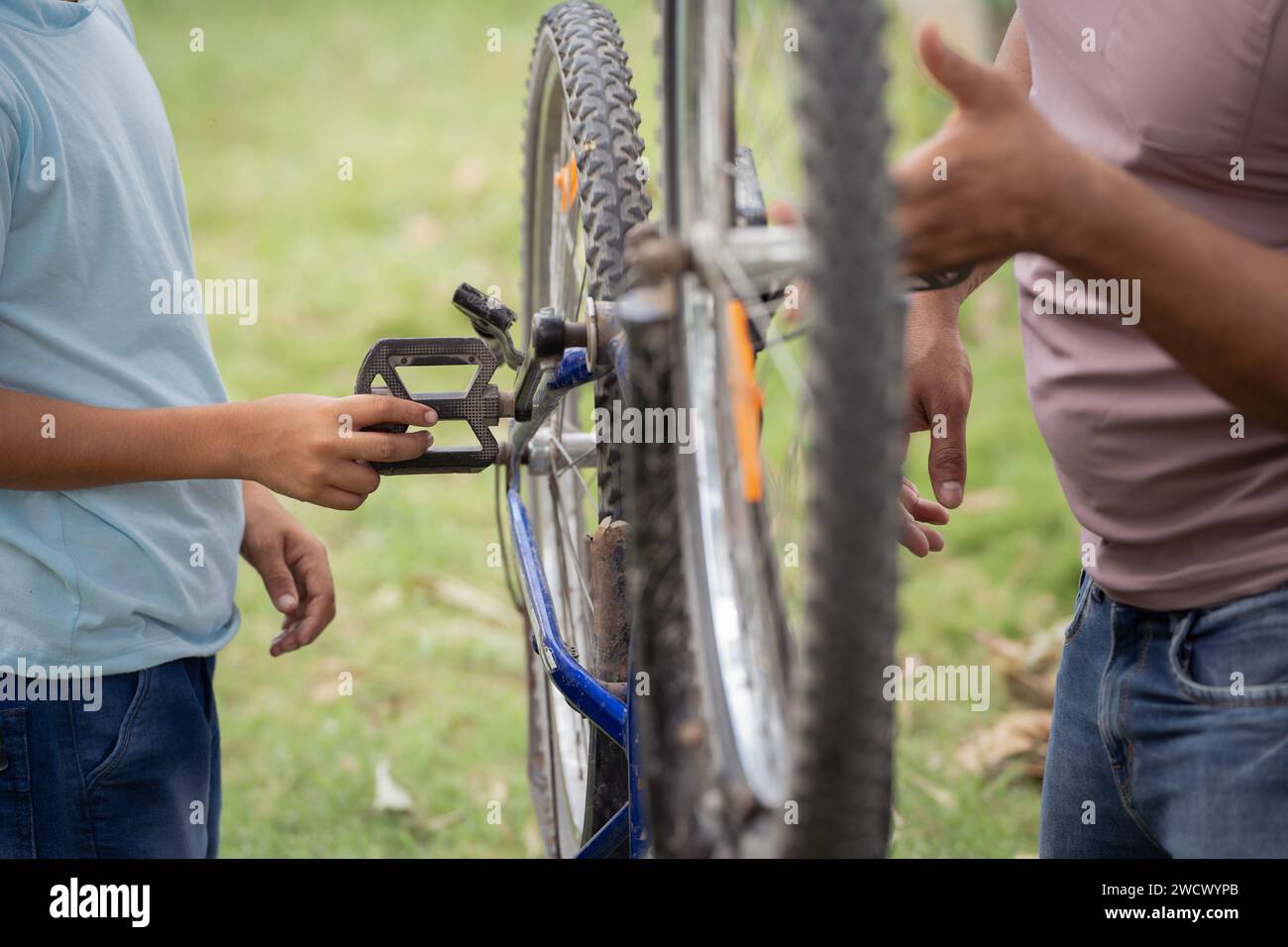 Indian cycle repair hi-res stock photography and images - Alamy