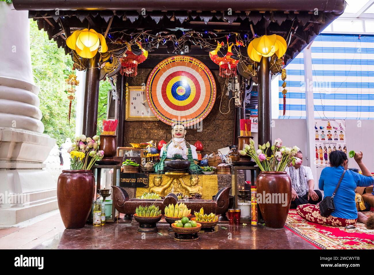 Cambodia, Phnom Penh, Wat Phnom temple Stock Photo - Alamy
