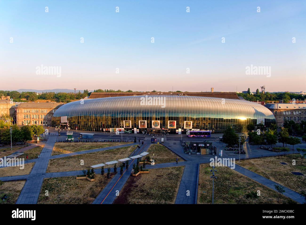 France, Bas Rhin, Strasbourg, the main train station and its glass roof ...