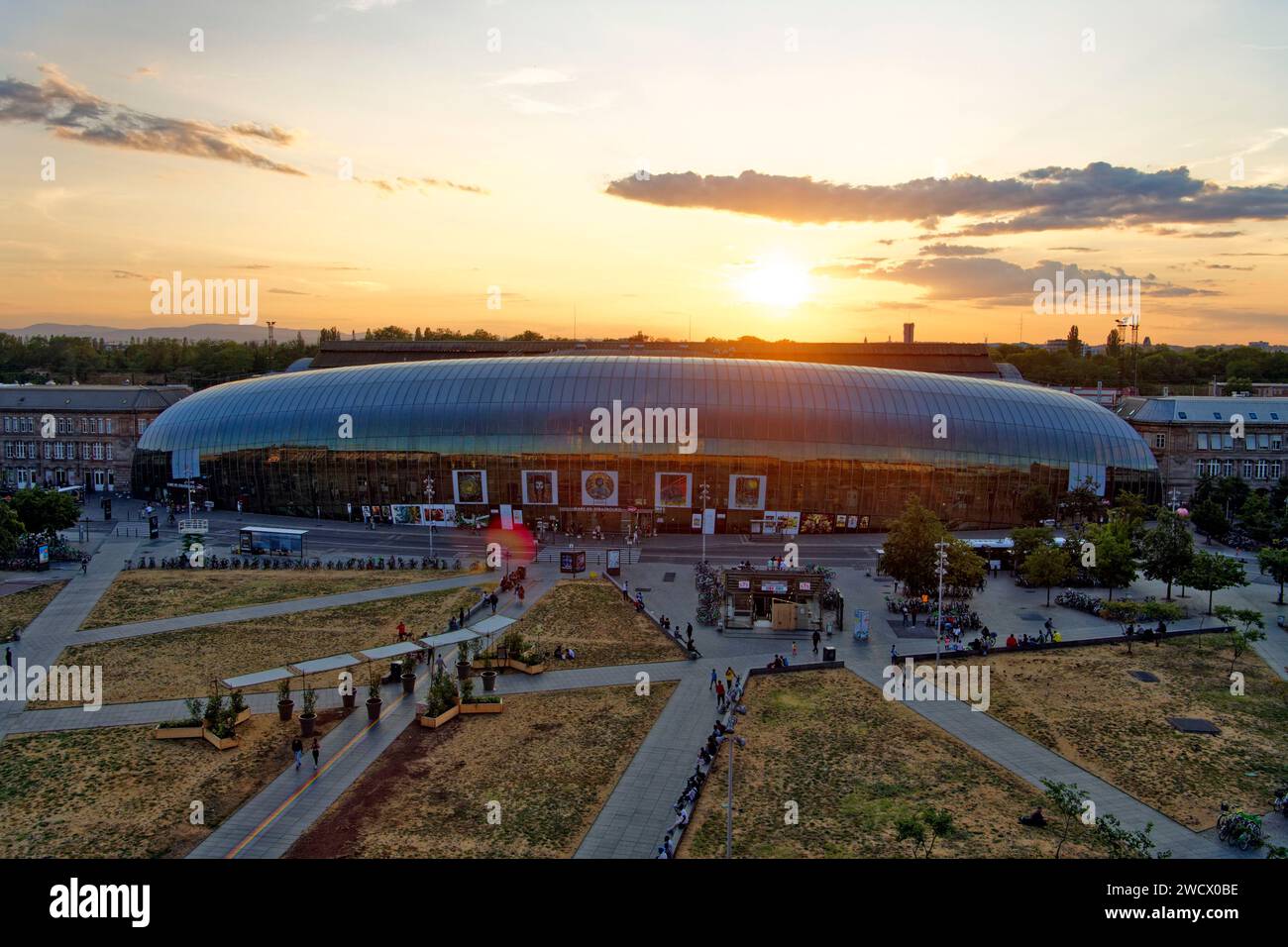 France, Bas Rhin, Strasbourg, the main train station and its glass roof ...