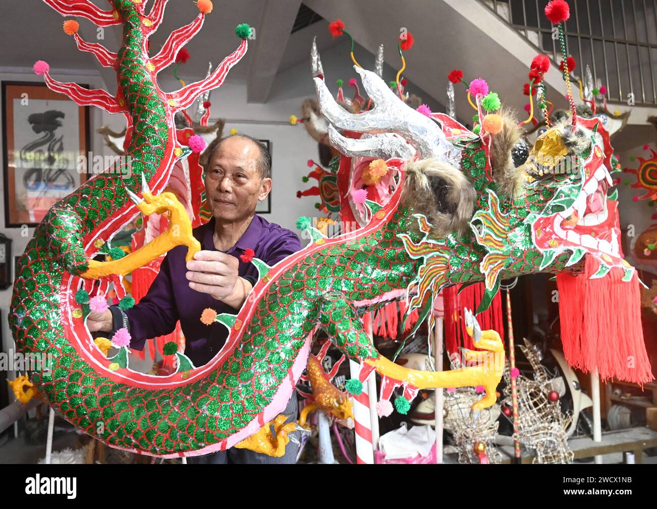(240117) -- BINYANG, Jan. 17, 2024 (Xinhua) -- Craftsman Zou Yute makes ...