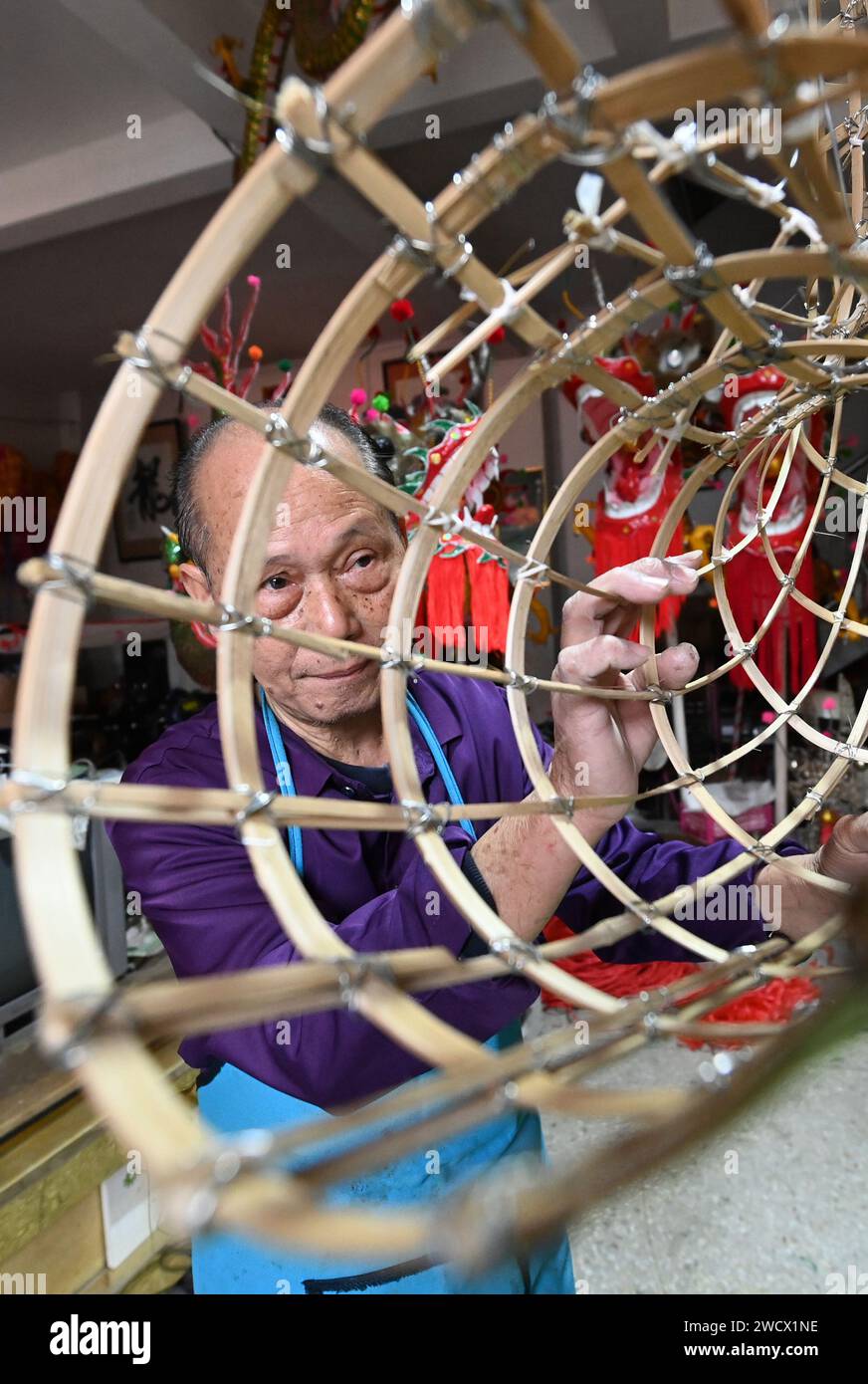 (240117) -- BINYANG, Jan. 17, 2024 (Xinhua) -- Craftsman Zou Yute ...