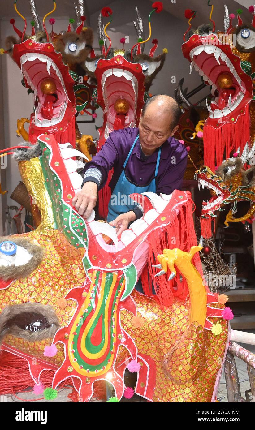 (240117) -- BINYANG, Jan. 17, 2024 (Xinhua) -- Craftsman Zou Yute makes ...