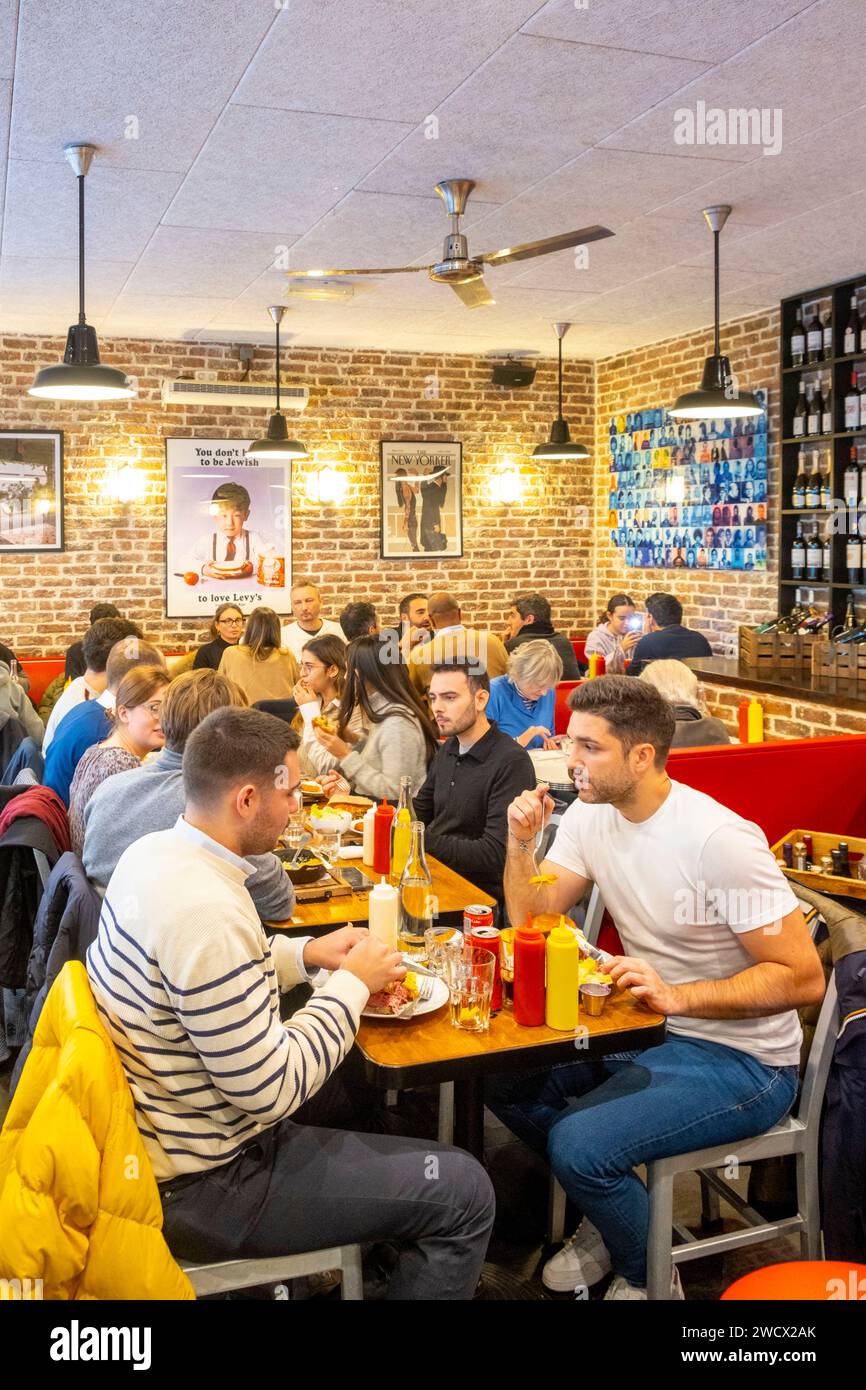 France, Paris, the New York style restaurant Schwartz's Delicatessen ...