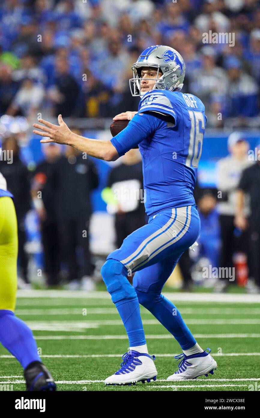 Detroit Lions quarterback Jared Goff (16) passes against the Los ...