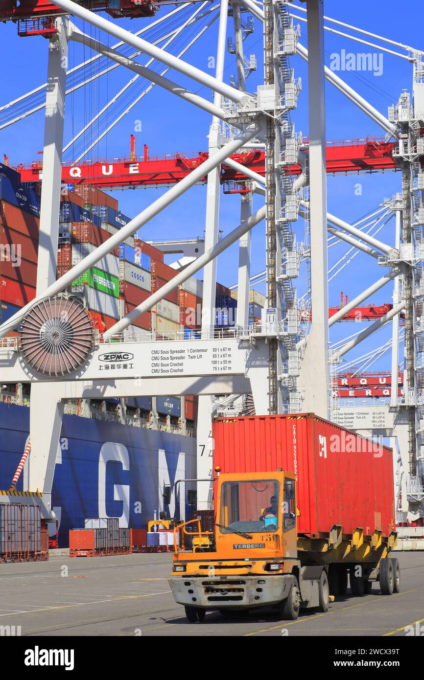 France, Nord, Dunkirk, Grand Port Maritime de Dunkerque (GPMD), loading ...