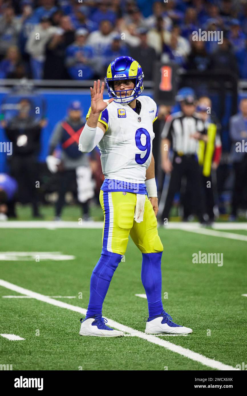 Los Angeles Rams quarterback Matthew Stafford (9) signal against the ...