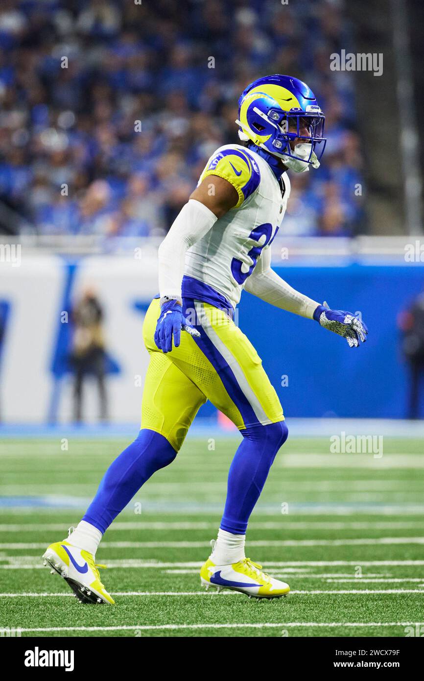 Los Angeles Rams safety Quentin Lake (37) pursues a play on defense ...