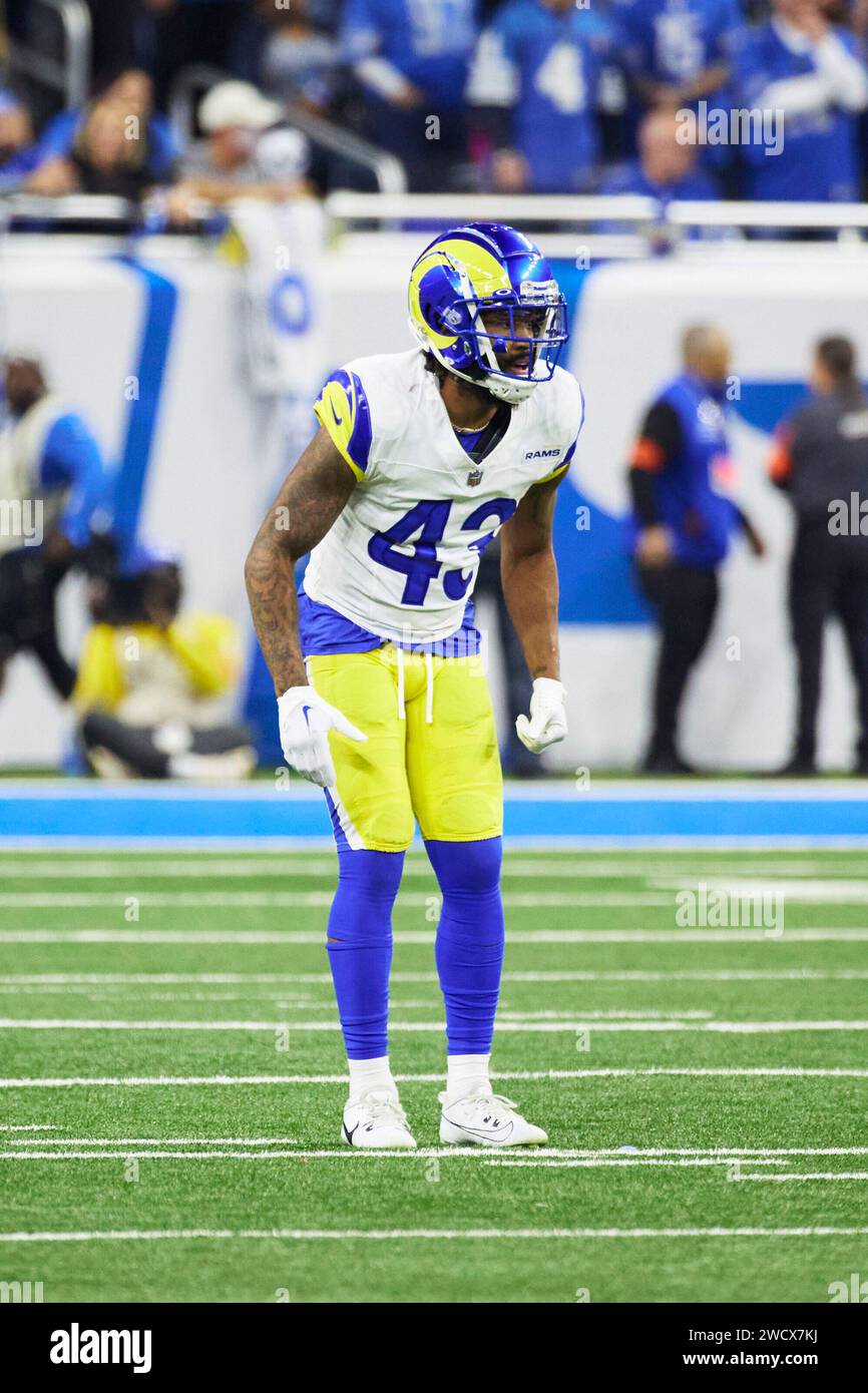 Los Angeles Rams safety John Johnson III (43) gets set on defense ...