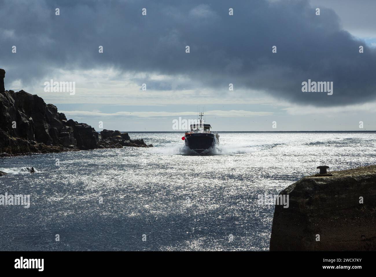 Denmark, Faroe Islands, island of Mykines, arrival of the ferry Stock ...