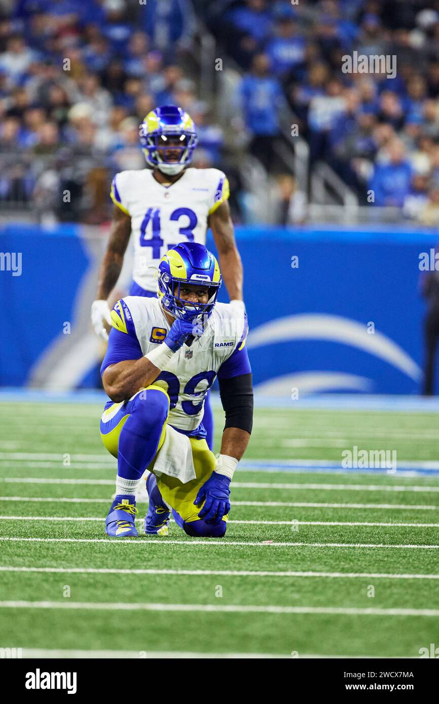 Los Angeles Rams defensive tackle Aaron Donald (99) gets set on defense ...
