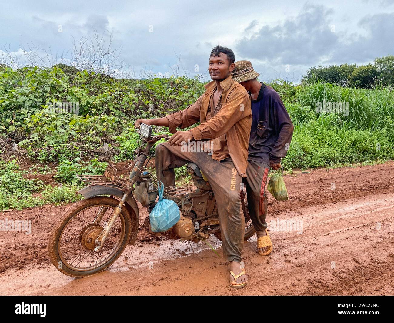 Cambodia, Ratanakiri region, surroundings of Banlung, gem seekers Stock ...